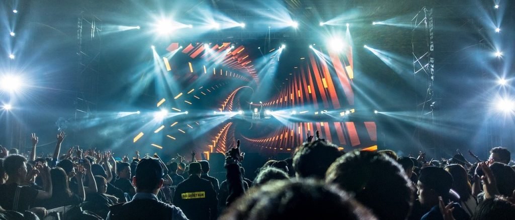 Going To a Rave Party? Keep these 5 Tips in Mind!